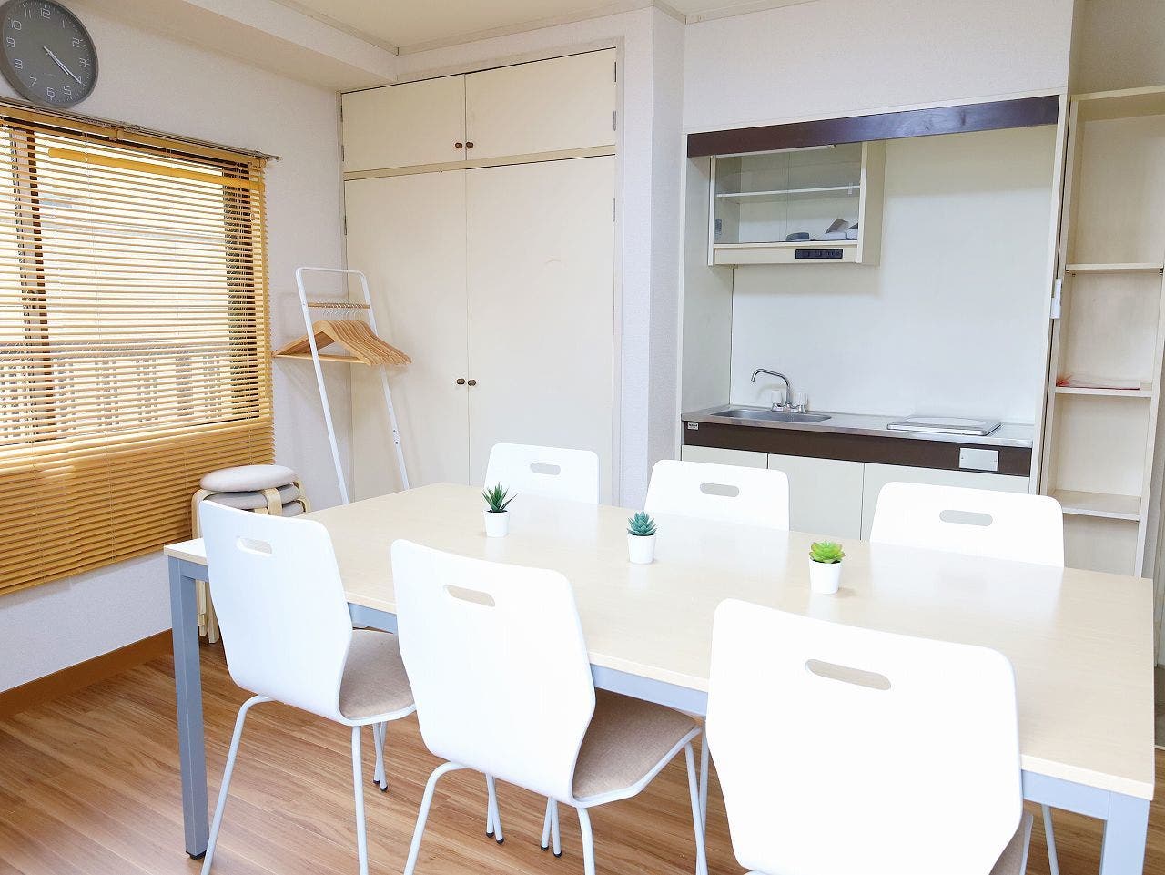 【三軒茶屋駅3分！10名利用可！】綺麗な室内！WiFi・プロジェクター・ホワイトボード全て無料！ふれあい貸し会議室 三軒茶屋Aの写真6