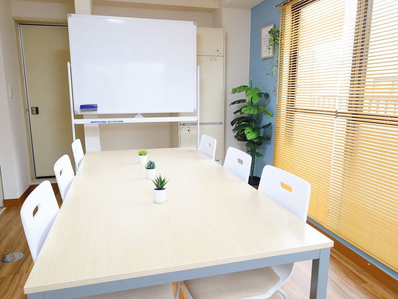 【三軒茶屋駅3分！10名利用可！】綺麗な室内！WiFi・プロジェクター・ホワイトボード全て無料！ふれあい貸し会議室 三軒茶屋Aの写真7