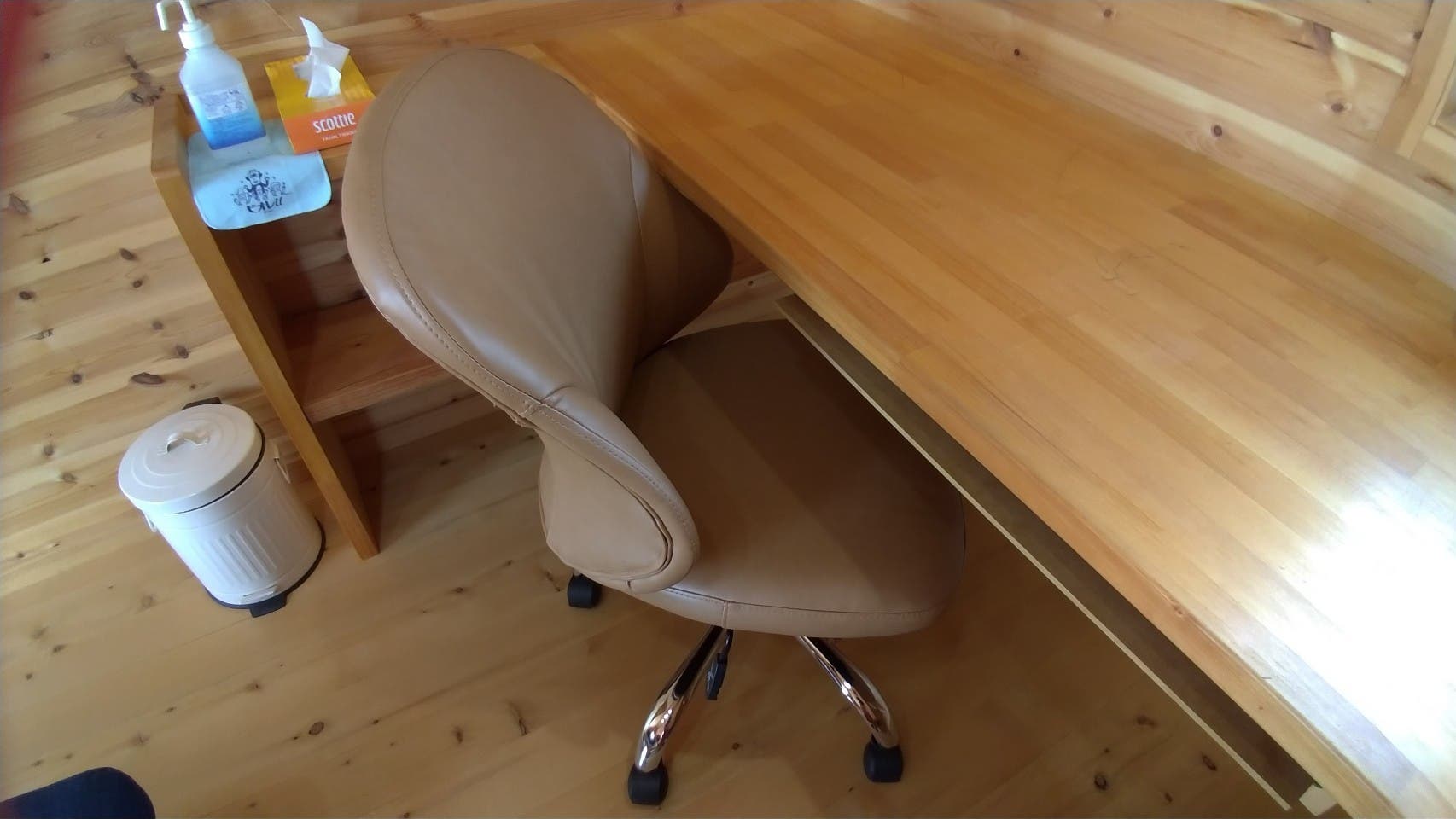 ログハウス風の木製小屋。デスクワークに、休憩に、趣味に、ちょこっと田舎でご自由にお寛ぎください。の写真4