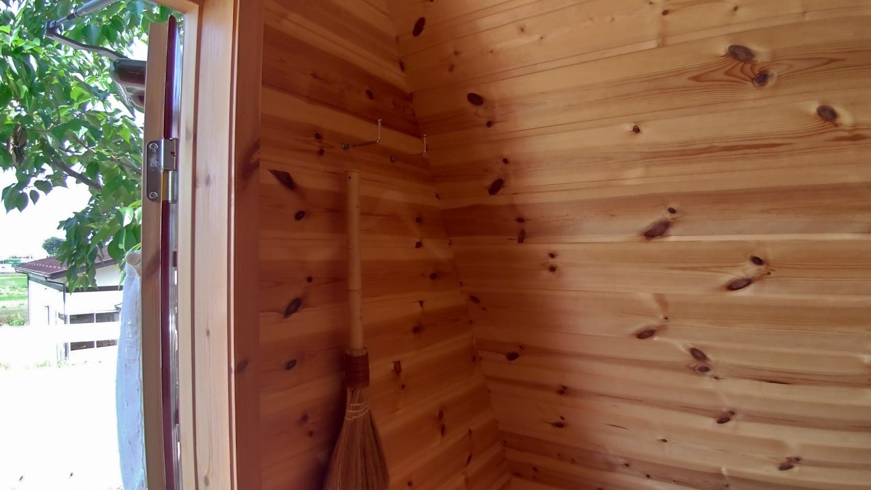 ログハウス風の木製小屋。デスクワークに、休憩に、趣味に、ちょこっと田舎でご自由にお寛ぎください。の写真9