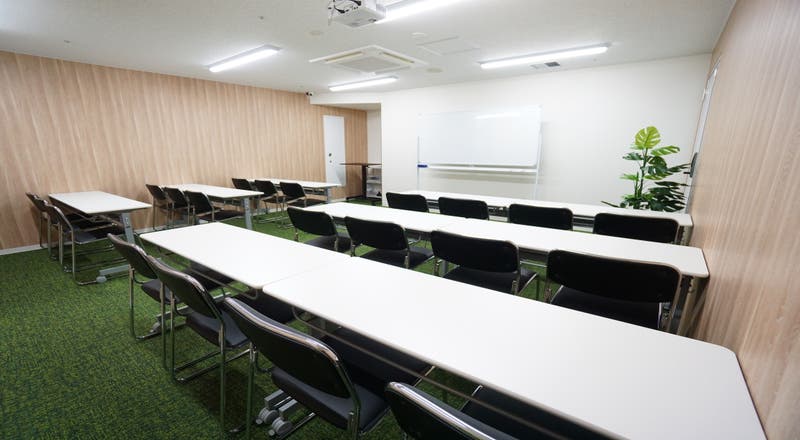 ＜ODAKYU RENTAL SPACE 本厚木【会議室】＞本厚木駅直結！Wi-Fi/プロジェクタあり！会議/セミナー/研修