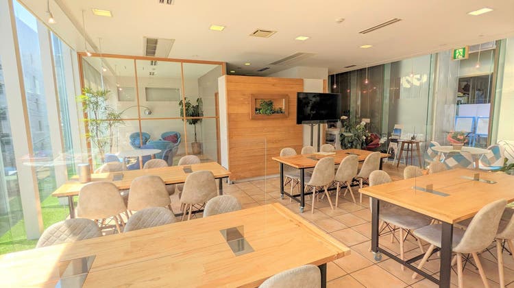 【福岡大名 天神、赤坂駅徒歩8分】セミナー イベント 会議 ミニマルシェ お食事会 ~30名《プロジェクター等備品無料貸し出し》の写真1