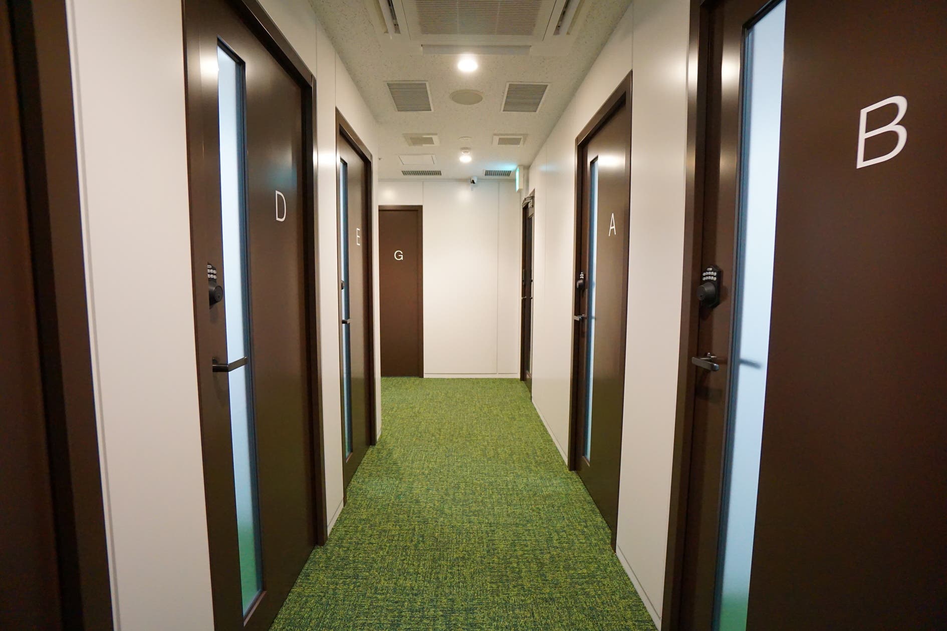 丸一日予約でお得！✨＜ODAKYU RENTAL SPACE 本厚木個室F＞本厚木駅直結！WiFi/モニター有/Web会議の写真12