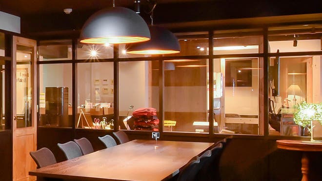 【10名会議室RoomB】新橋駅徒歩1分!/モニター/Wi-Fi/充電器/テレワークやWeb会議に最適の写真1