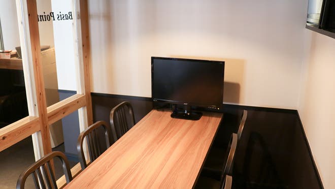 【6名会議室RoomA】新橋駅徒歩1分!/モニター/Wi-Fi/充電器/テレワークやWeb会議に最適の写真2
