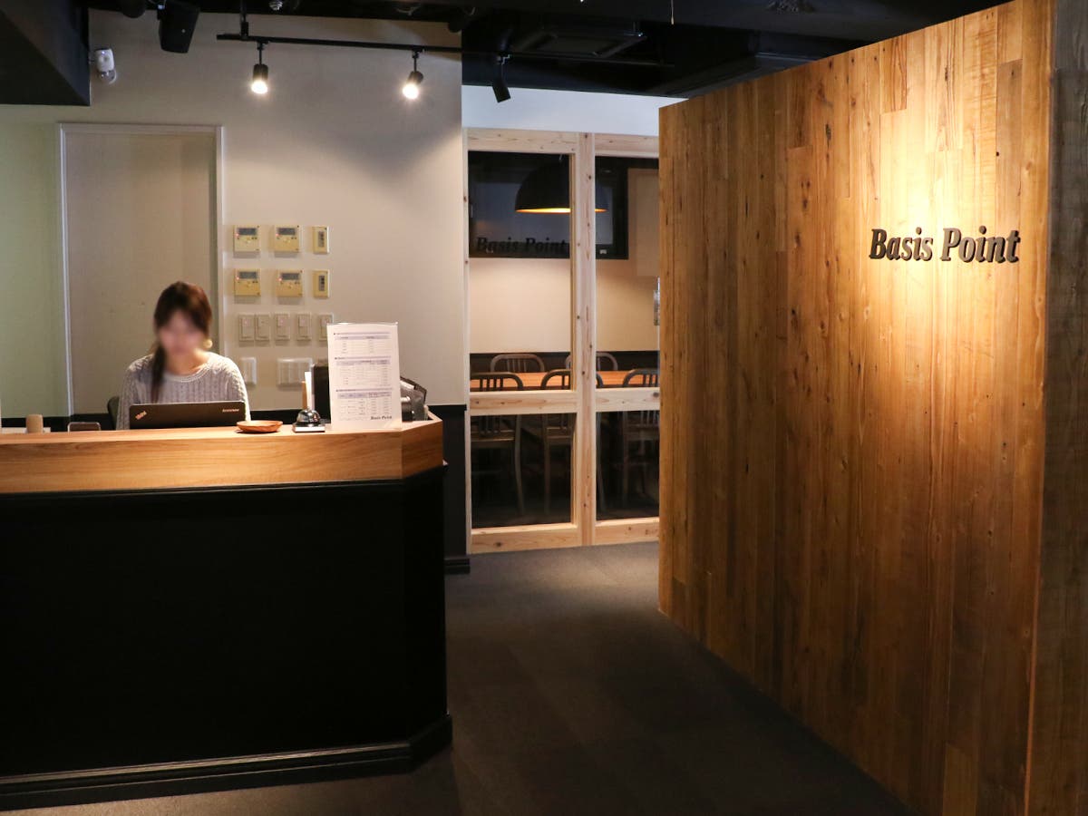 【6名会議室RoomA】新橋駅徒歩1分！/モニター/Wi-Fi/充電器/テレワークやWeb会議に最適の写真5