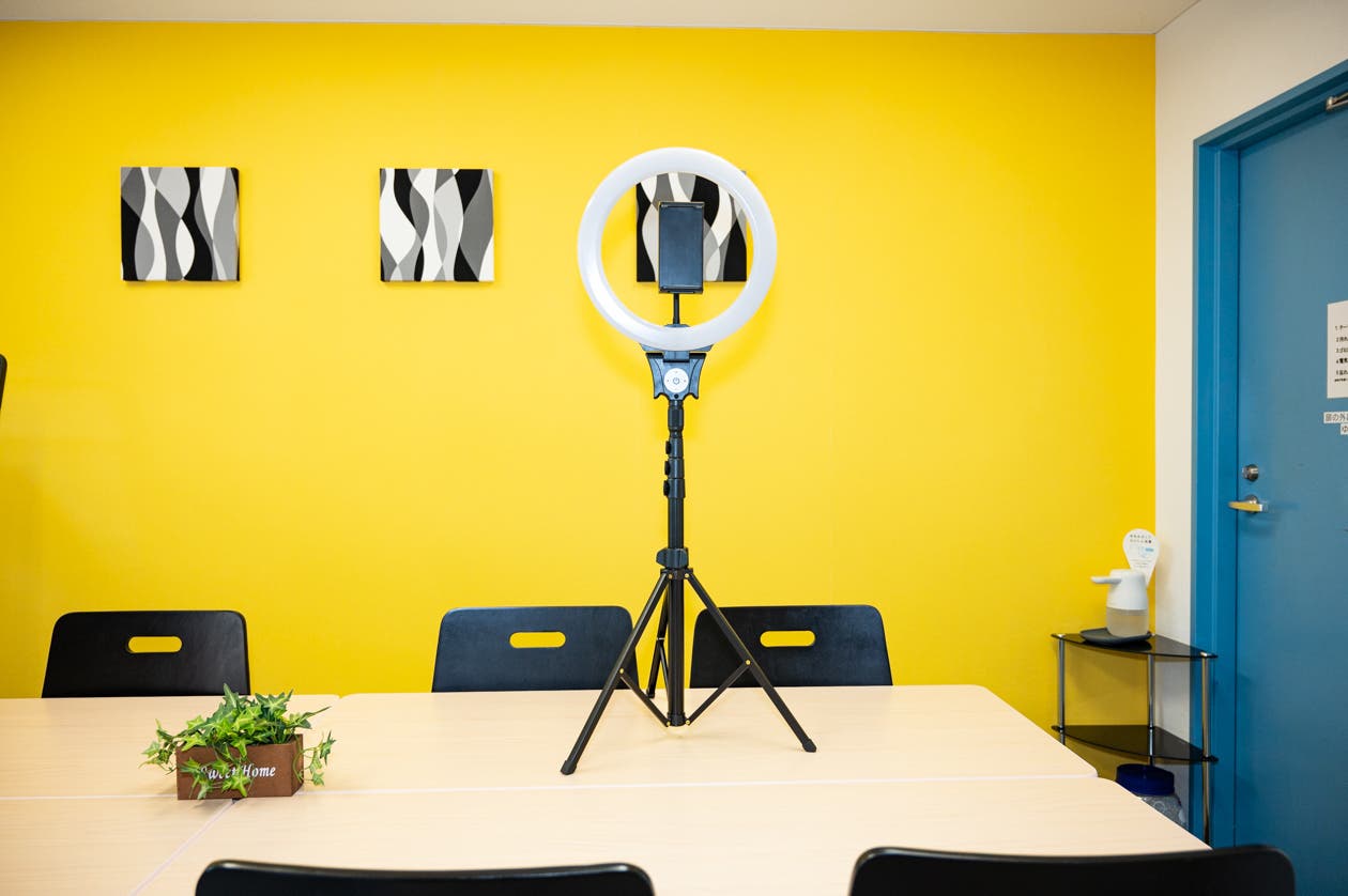 【藤沢駅２分】GS貸会議室イエロー・高速インターネット・完全個室・アクリル板設置・きれいなスペースで快適に動画撮影・会議！の写真8