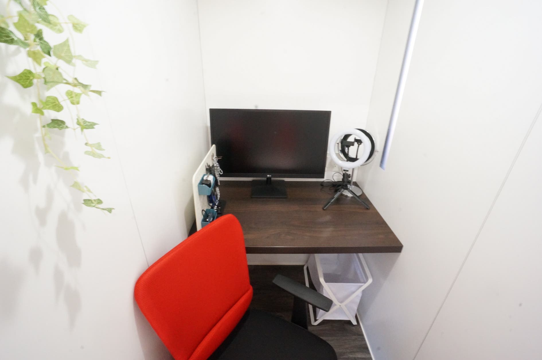 ＜ONLYONE TIMEOFFICE P2＞⭐️光回線導入！⭐️大阪梅田駅から1本✨24時間営業！テレワーク/Web会議/面接の写真3