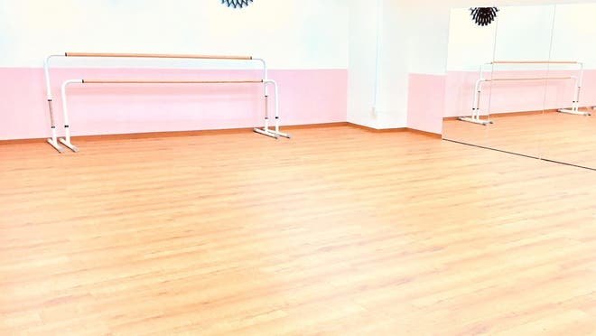【横浜関内】バレエバー完備で広々66㎡の2面大型鏡のスタジオ♪ダンスや撮影にお勧め!Wi-Fi有【ピーチホール】の写真2