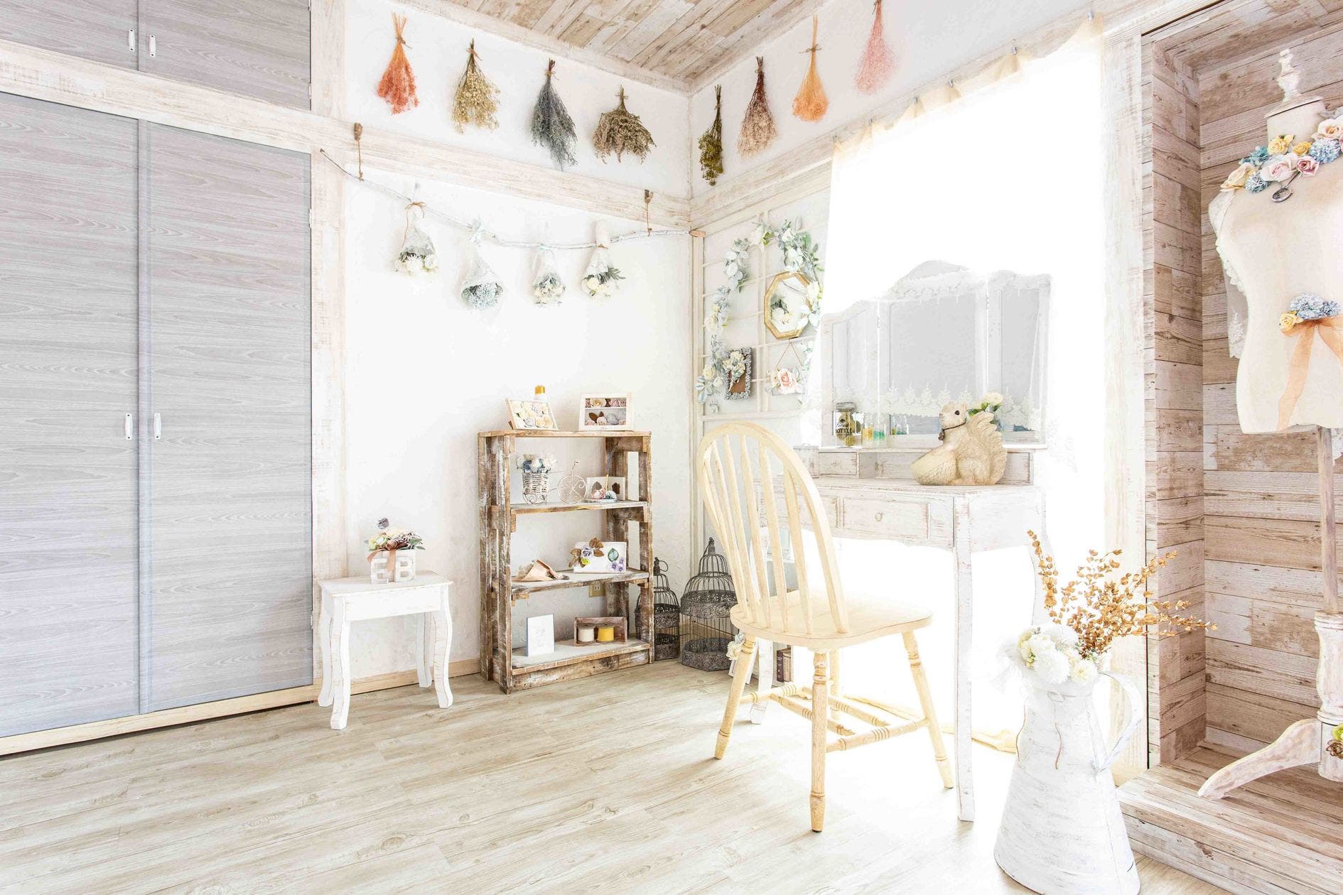 【キューブスタジオ】2階建ての広々100㎡ ! 柔らかな自然光 ガーリーなハウススタジオ　控室有りの写真22