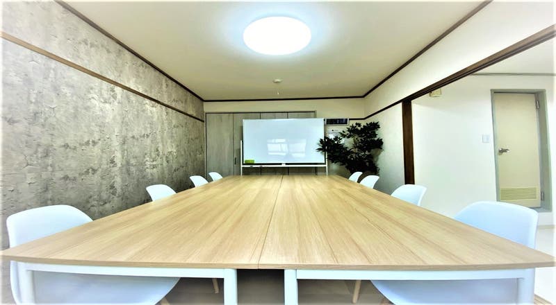 ★NEW★【十三駅2分】明るくお洒落。各種設備利用無料！ボドゲ、ワークショップ、整体サロンなど。貸会議室（最大12名）