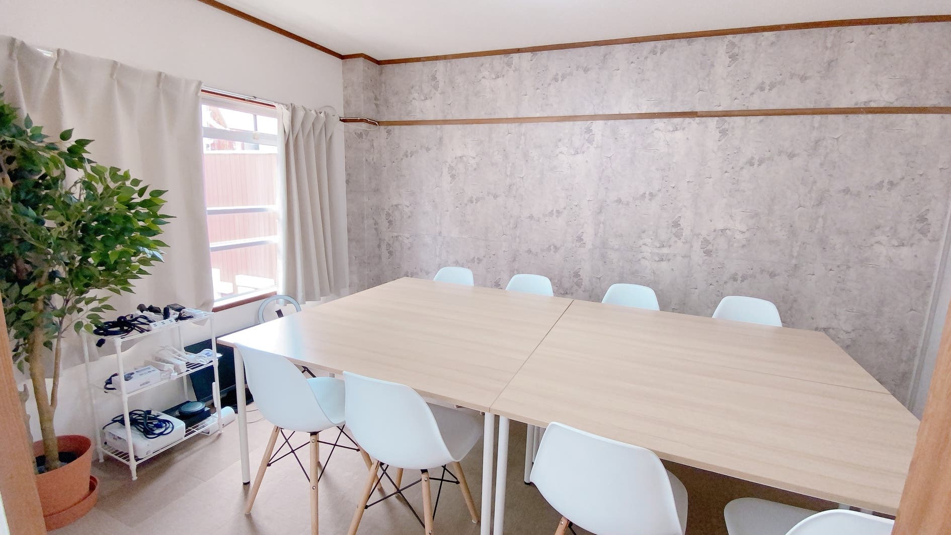 ★NEW★【十三駅2分】明るくお洒落。各種設備利用無料！ボドゲ、ワークショップ、整体サロンなど。貸会議室（最大12名）の写真5