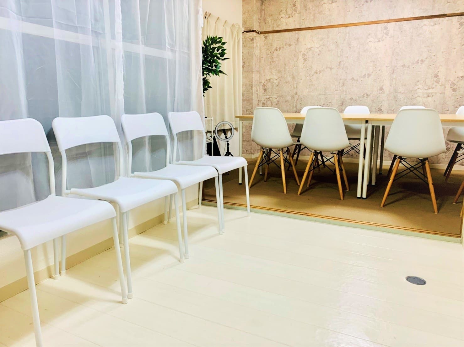 ★NEW★【十三駅2分】明るくお洒落。各種設備利用無料！ボドゲ、ワークショップ、整体サロンなど。貸会議室（最大12名）の写真9