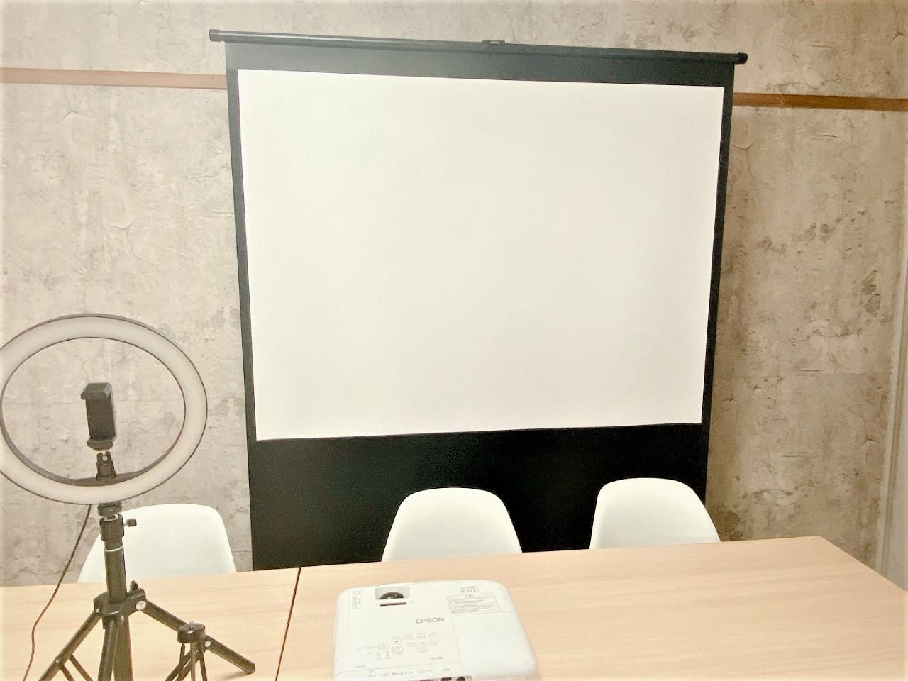 ★NEW★【十三駅2分】明るくお洒落。各種設備利用無料！ボドゲ、ワークショップ、整体サロンなど。貸会議室（最大12名）の写真13