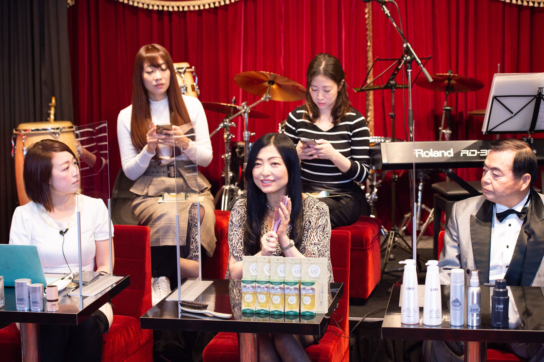 【銀座スタジオルアン・地域最安】プロジェクター・控室あり！プロ機材で配信・映画鑑賞🎥カラオケ🎤飲食（持込可）🍳音楽live🎵の写真11