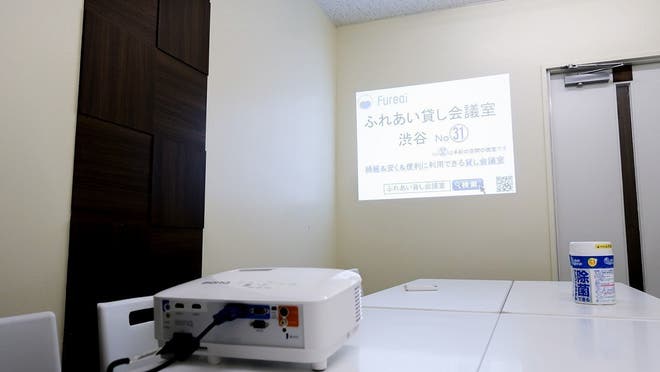 【渋谷駅徒歩1分!ヒカリエ隣!10名利用可!】プロジェクター・ホワイトボード・WiFi全て無料!ふれあい貸し会議室 渋谷No31の写真11