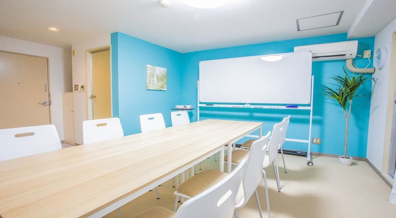 【烏丸駅16番出口2分！12名】綺麗な室内！WiFi・プロジェクター・ホワイトボード全て無料！ふれあい貸し会議室 京都A-306