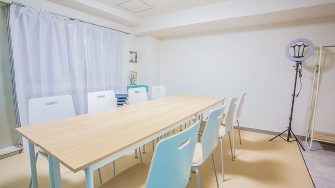 【烏丸駅16番出口2分!12名】綺麗な室内!WiFi・プロジェクター・ホワイトボード全て無料!ふれあい貸し会議室 京都A-306の写真4