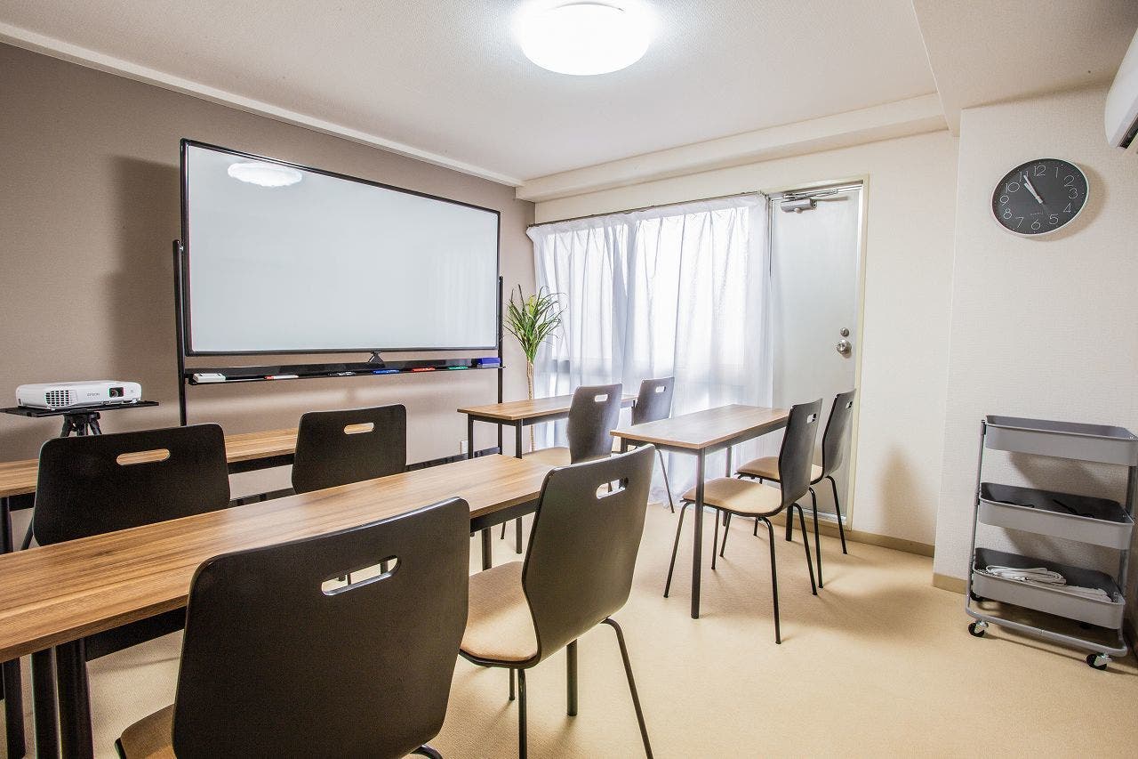 【烏丸駅16番出口2分！12名】綺麗な室内！WiFi・プロジェクター・ホワイトボード全て無料！ふれあい貸し会議室 京都B-505の写真8