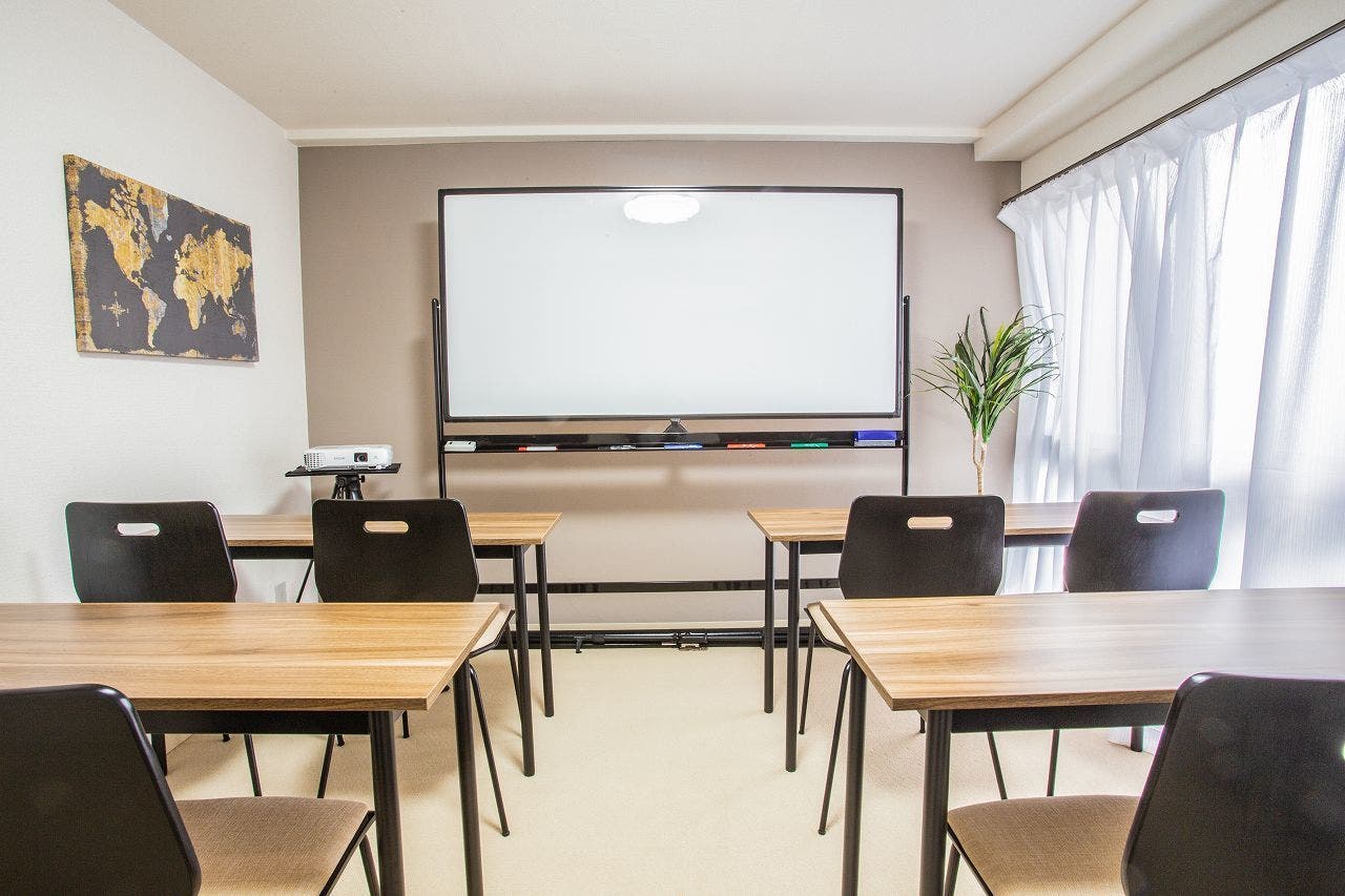 【烏丸駅16番出口2分！12名】綺麗な室内！WiFi・プロジェクター・ホワイトボード全て無料！ふれあい貸し会議室 京都B-505の写真9
