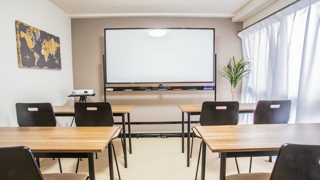 【烏丸駅16番出口2分!12名】綺麗な室内!WiFi・プロジェクター・ホワイトボード全て無料!ふれあい貸し会議室 京都B-505の写真9