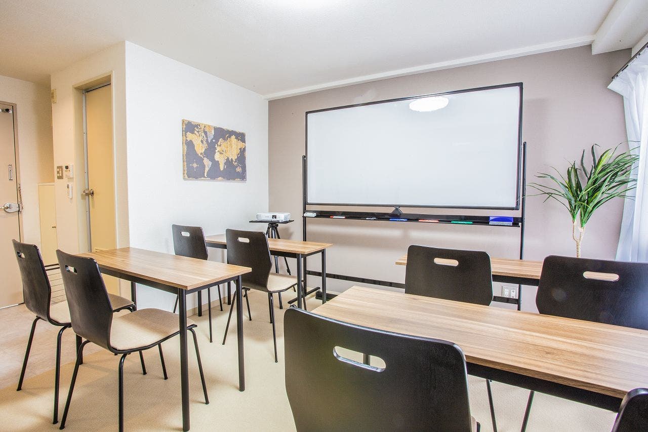 【烏丸駅16番出口2分！12名】綺麗な室内！WiFi・プロジェクター・ホワイトボード全て無料！ふれあい貸し会議室 京都B-505の写真10