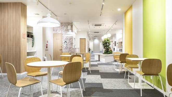 東武東上線志木駅から徒歩1分!MAXHUB・8名会議室。※エアコン(冷房)が効きにくい恐れがありますのでご了承ください。の写真4