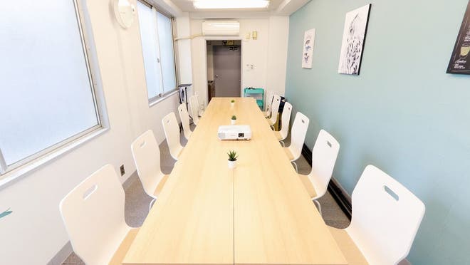 【三越前駅1分!18名】綺麗な室内!WiFi・プロジェクター・ホワイトボード全て無料!土足可!ふれあい貸し会議室 三越前Aの写真6