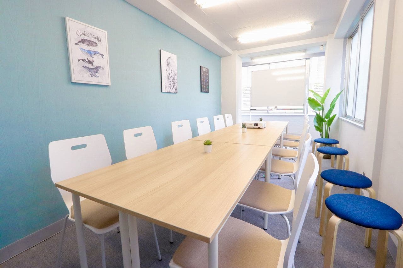 【三越前駅1分！18名】綺麗な室内！WiFi・プロジェクター・ホワイトボード全て無料！土足可！ふれあい貸し会議室 三越前Aの写真7