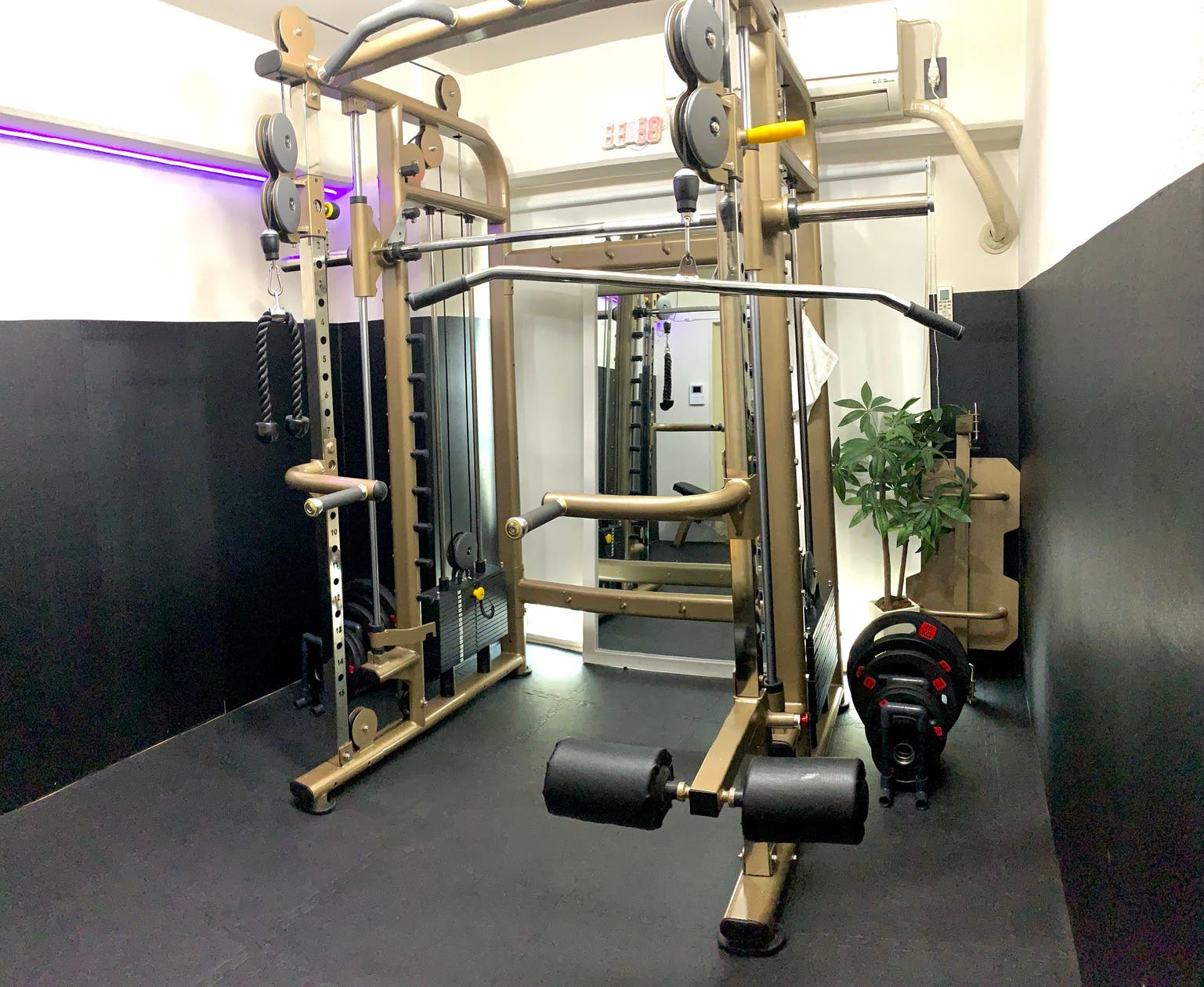 【駅近  梅田駅/中崎町】【いつでも 1h 958円で使いやすい☆】小型ワークアウトスペース！個人・合同トレの写真3