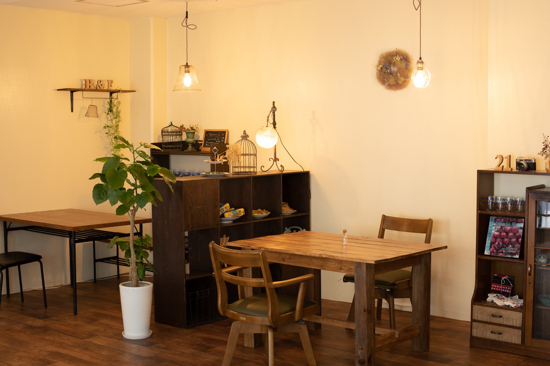 北陸でレンタルできるスタジオ。お洒落なインテリアも豊富でイメージカットにも最適です。月～金15：00～18：00は1H単位も可。の写真17