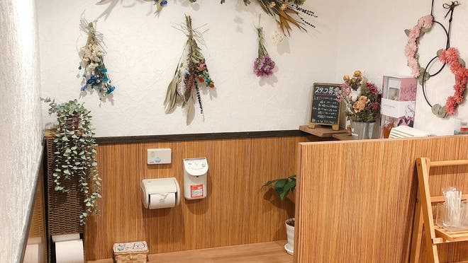 木の温もりとドライフラワーに囲まれる空間☆ゆったりと楽しい時間をお過ごし下さい!の写真7