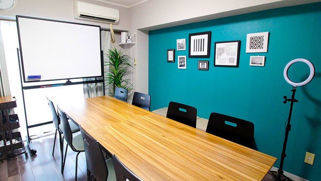 【御堂筋線江坂駅4分!12名利用可!】綺麗な室内!WiFi・プロジェクター・ホワイトボード全て無料!ふれあい貸し会議室 吹田Aの写真1