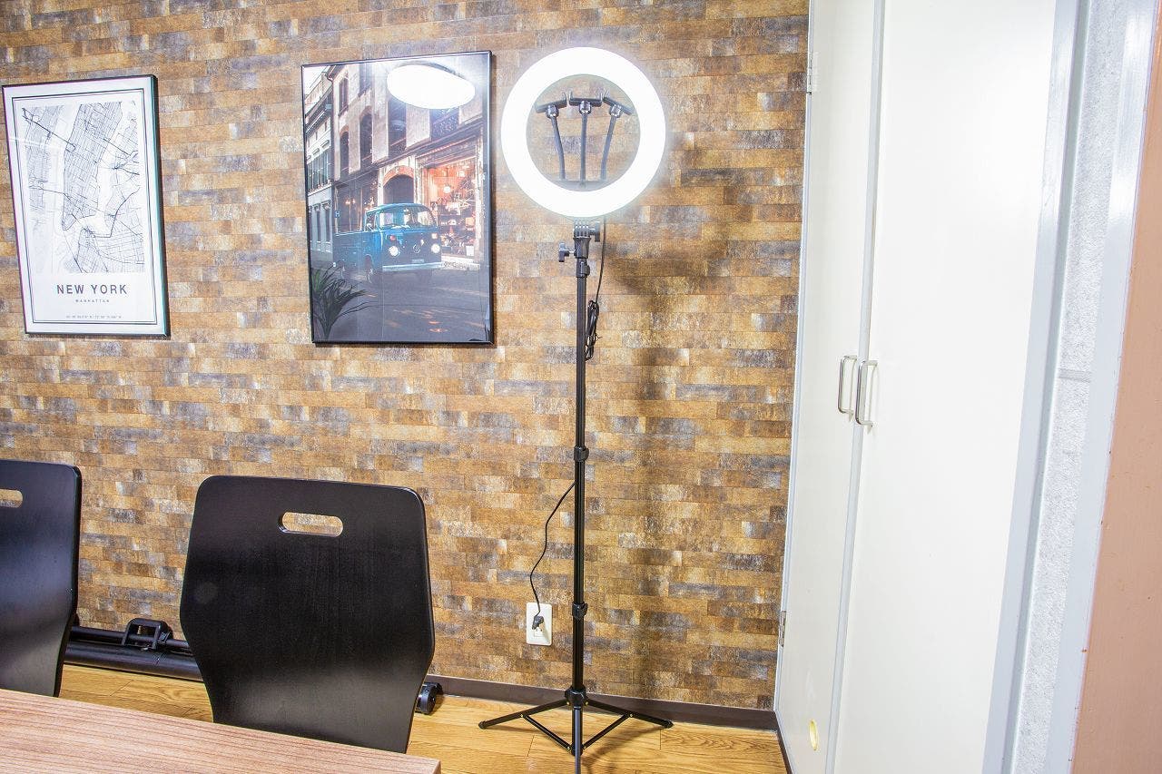 【天王寺駅3分！10名】綺麗な室内！WiFi・プロジェクター・ホワイトボード全て無料！ふれあい貸し会議室 天王寺C-202の写真9