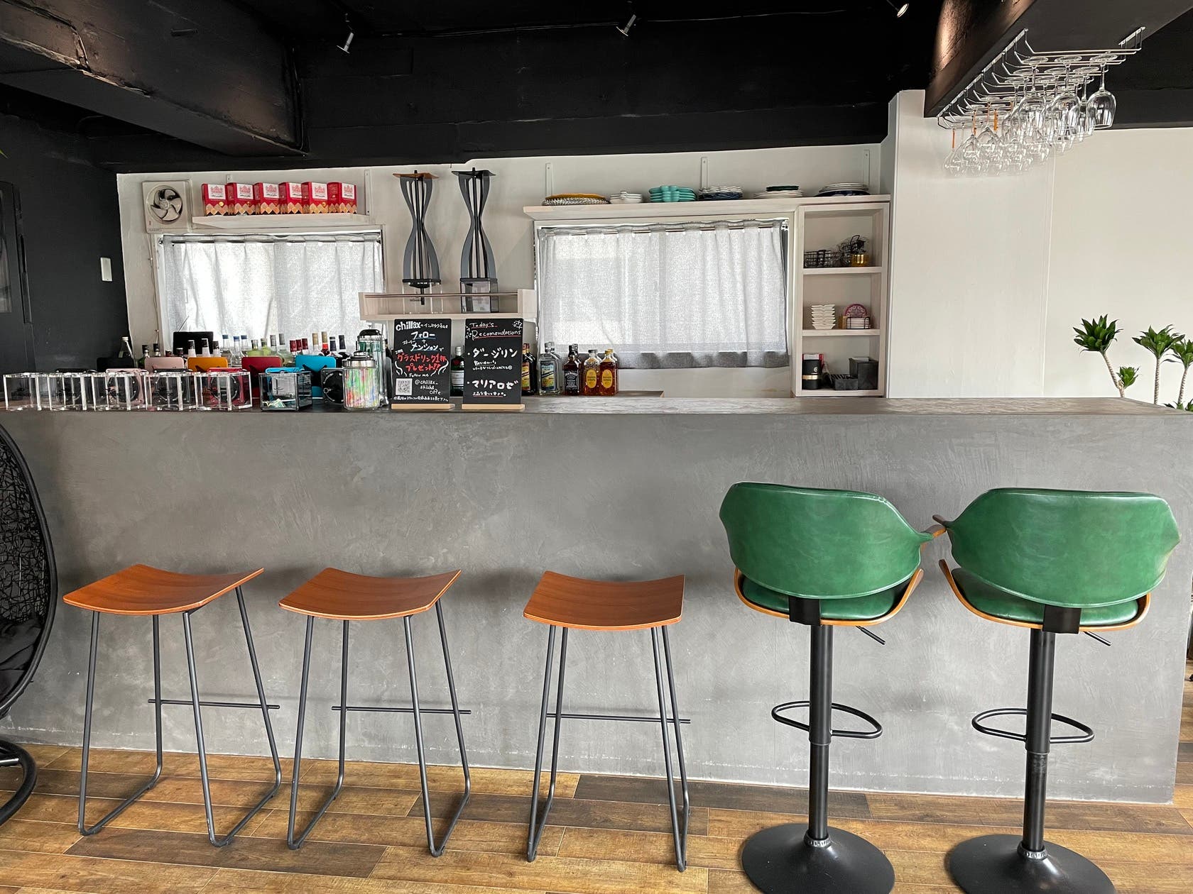 ３面採光のシンプルモダンなレンタルスタジオの写真8