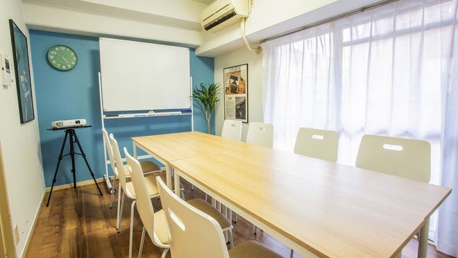 【大阪メトロ京橋駅3分!12名】綺麗な室内!WiFi・プロジェクター・ホワイトボード全て無料!ふれあい貸し会議室 大阪D-207の写真1