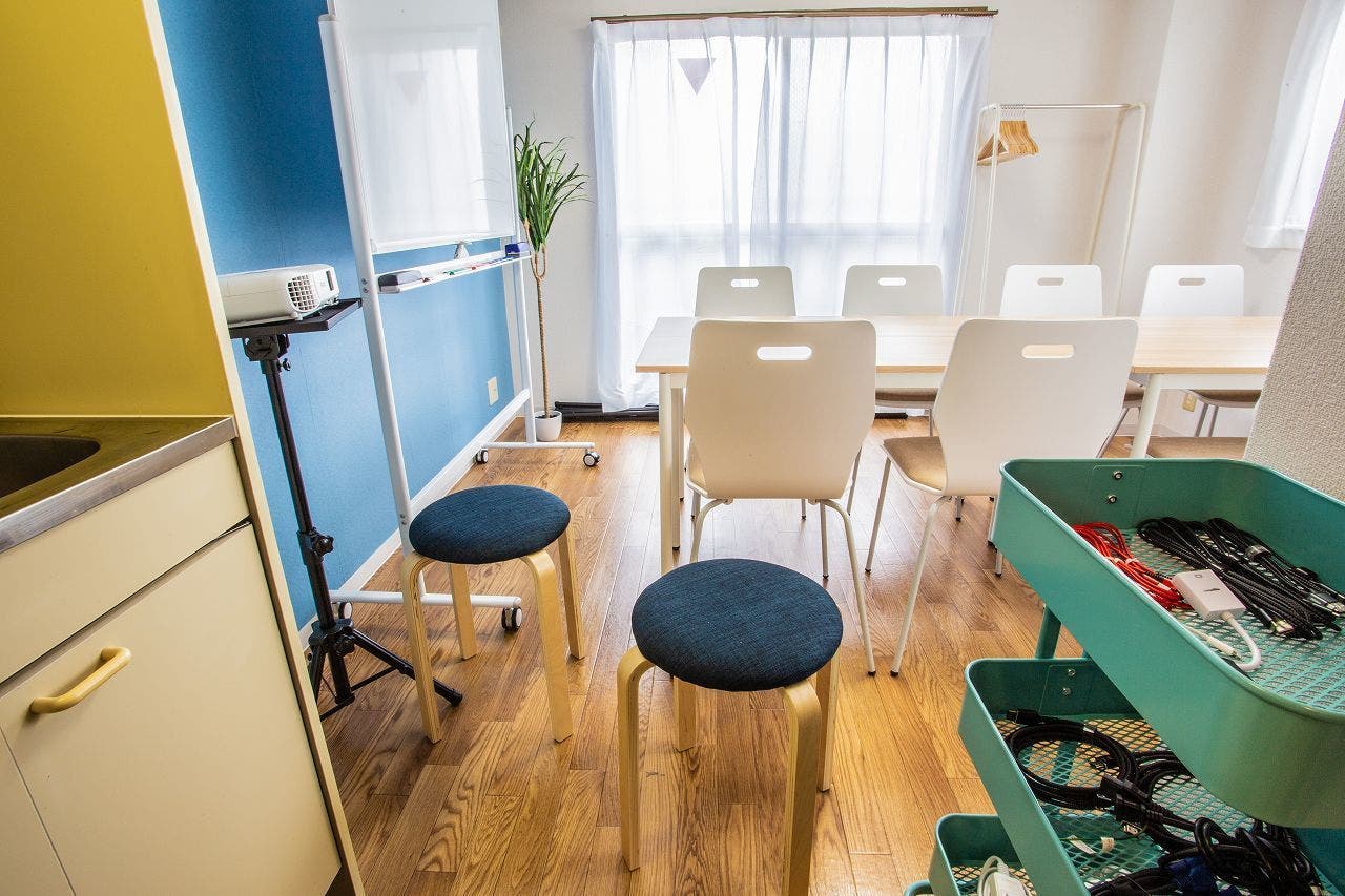 【長堀橋駅2分！10名利用可！】綺麗な室内！WiFi・プロジェクター・ホワイトボード全て無料！ふれあい貸し会議室 心斎橋Aの写真8