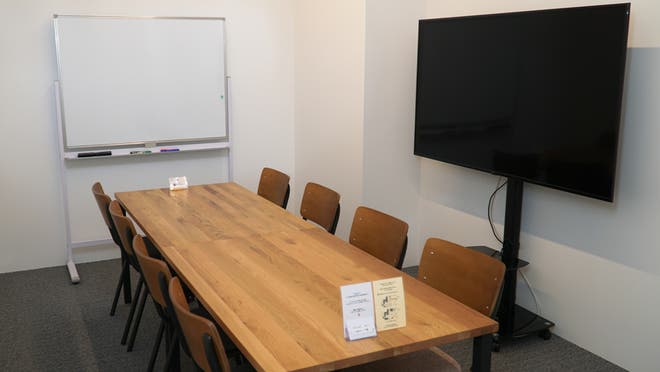 ⭐️会議室3(定員8名)⭐️65インチモニター設置◎高速Wi-Fi NURO Biz【SHARE M-10】麻布十番駅徒歩1分の写真1