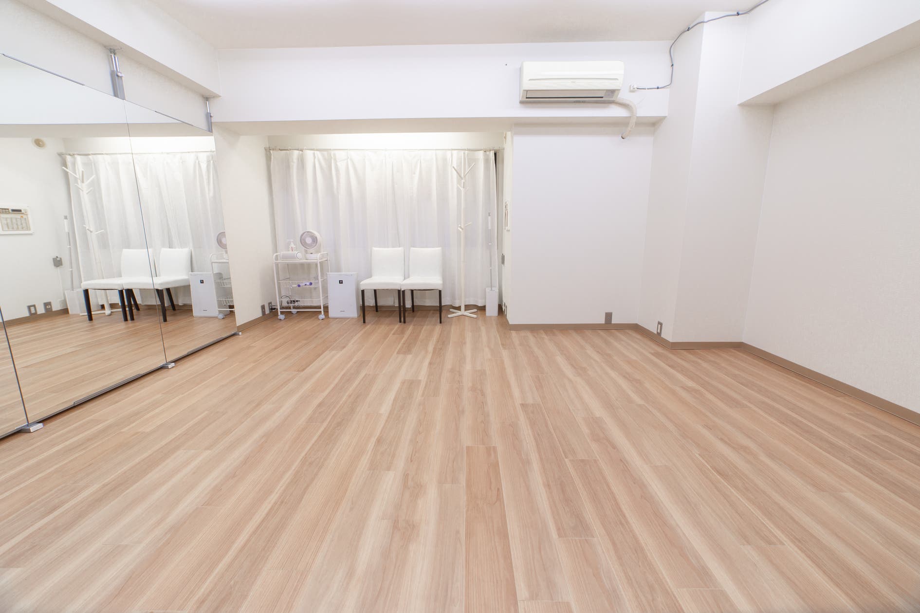 ＜東高円寺駅１分＞ダンスができるレンタルスタジオ/幅4.0m高さ1.8の鏡付き/少人数グループ・個人練習に最適の写真5