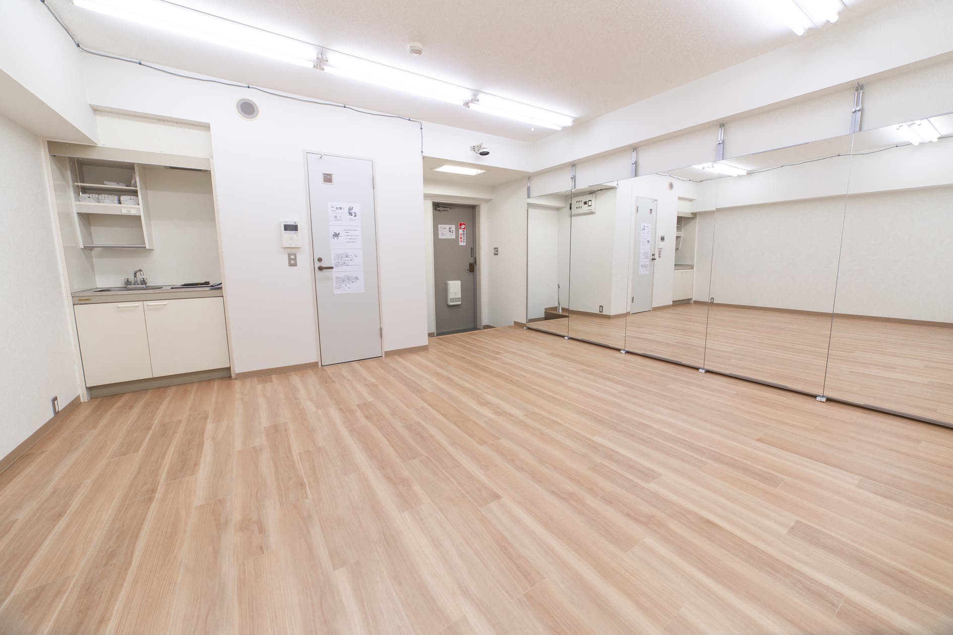 ＜東高円寺駅１分＞ダンスができるレンタルスタジオ/幅4.0m高さ1.8の鏡付き/少人数グループ・個人練習に最適の写真6