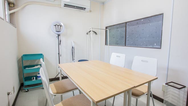 【阪急十三駅1分!6名利用可!】綺麗な室内!WiFi・ホワイトボード全て無料!土足可!ふれあい貸し会議室 十三Aの写真4