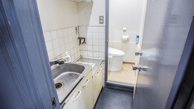 【阪急十三駅1分!6名利用可!】綺麗な室内!WiFi・ホワイトボード全て無料!土足可!ふれあい貸し会議室 十三Aの写真7