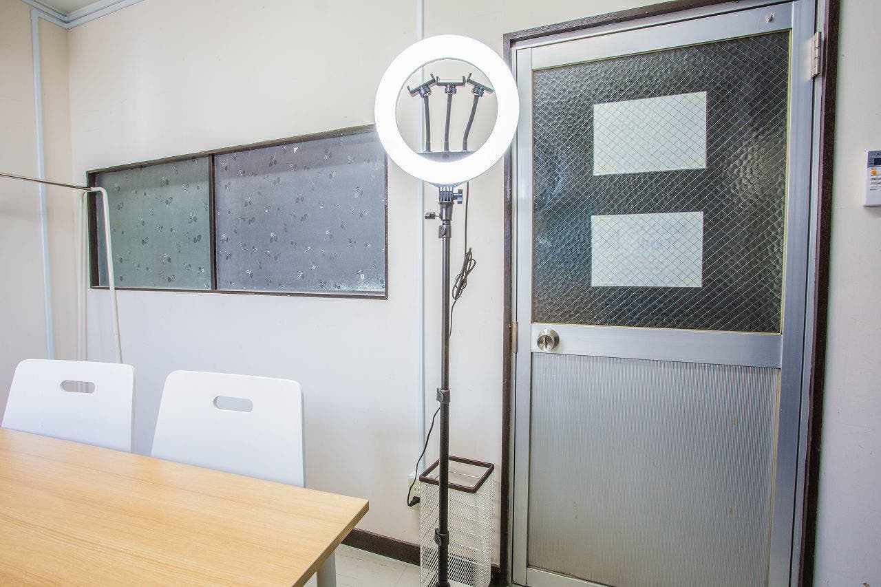 【阪急十三駅1分！6名利用可！】綺麗な室内！WiFi・ホワイトボード全て無料！土足可！ふれあい貸し会議室 十三Aの写真11