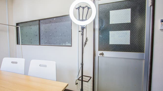 【阪急十三駅1分!6名利用可!】綺麗な室内!WiFi・ホワイトボード全て無料!土足可!ふれあい貸し会議室 十三Aの写真11