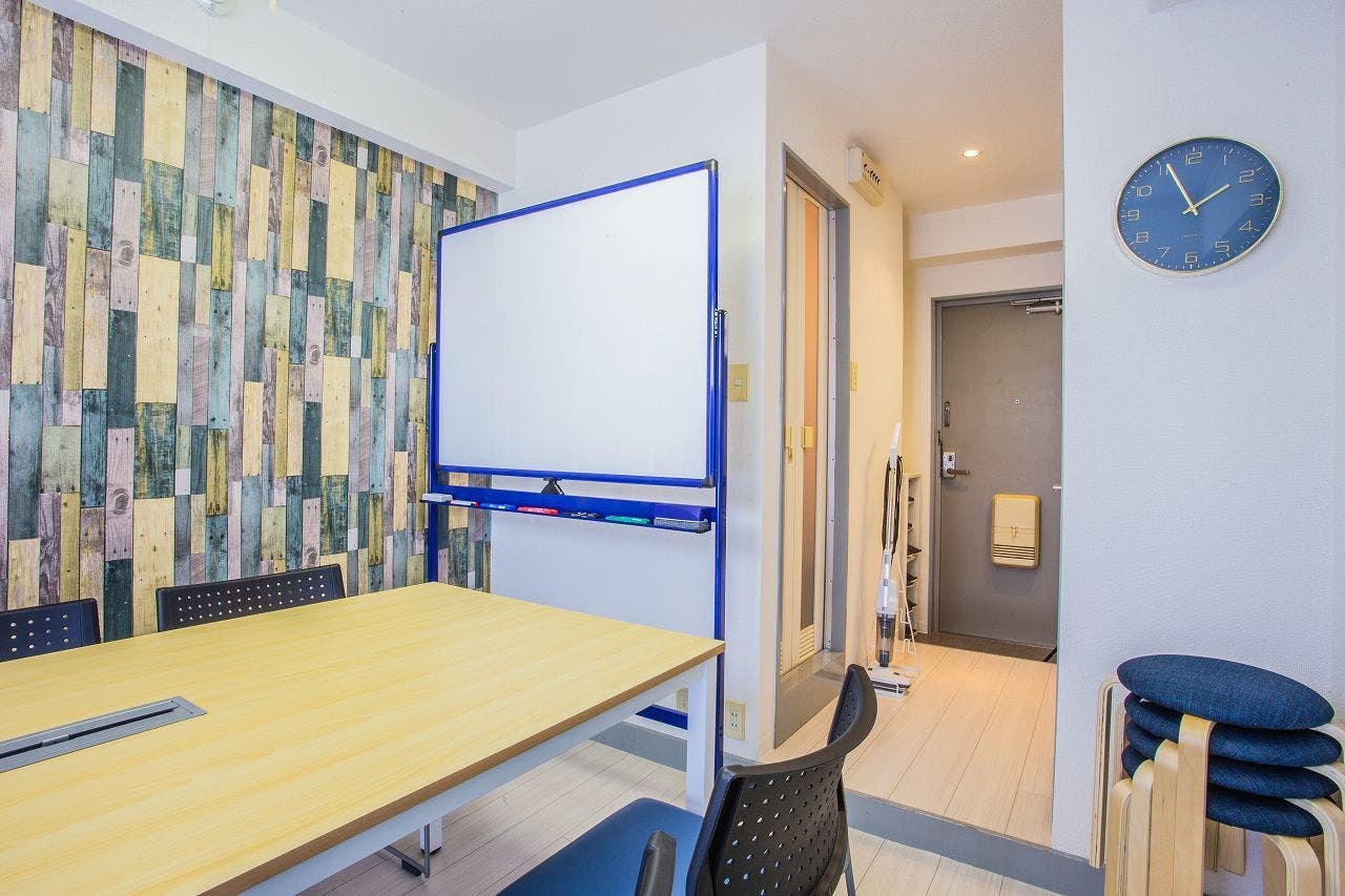 【阪急十三駅5分！10名利用可！】綺麗な室内！WiFi・大型モニター・ホワイトボード全て無料！ふれあい貸し会議室 十三Bの写真5