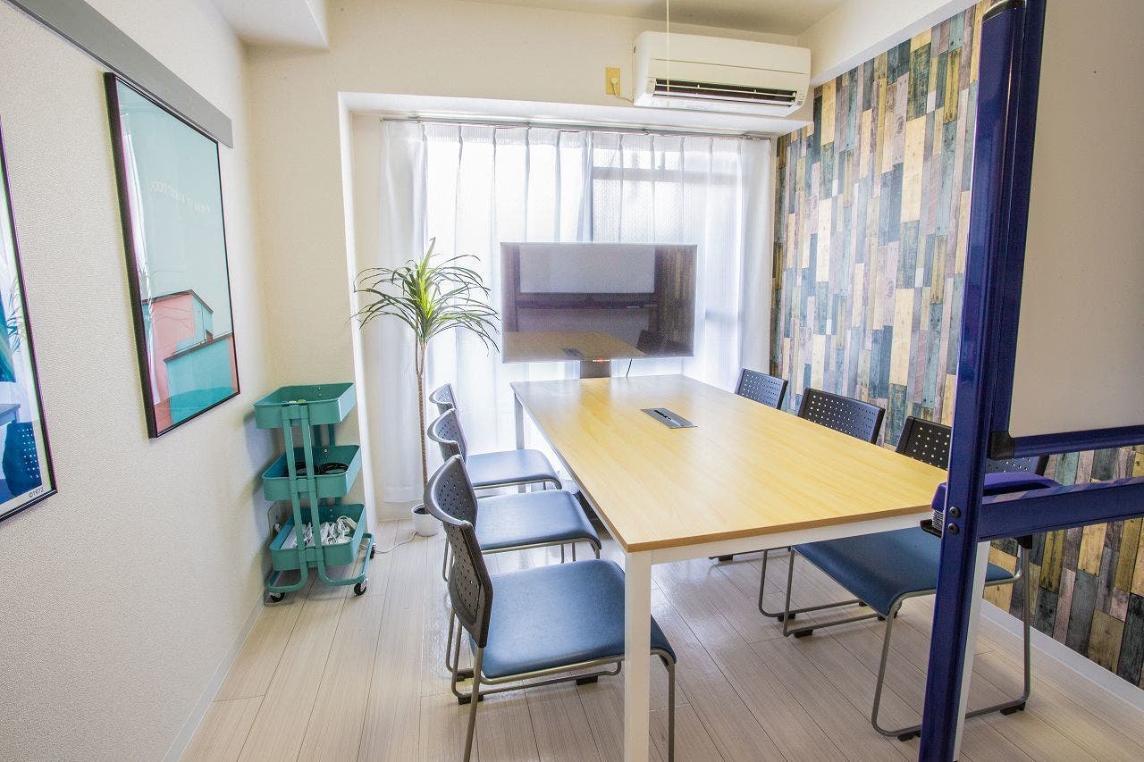 【阪急十三駅5分！10名利用可！】綺麗な室内！WiFi・大型モニター・ホワイトボード全て無料！ふれあい貸し会議室 十三Bの写真7