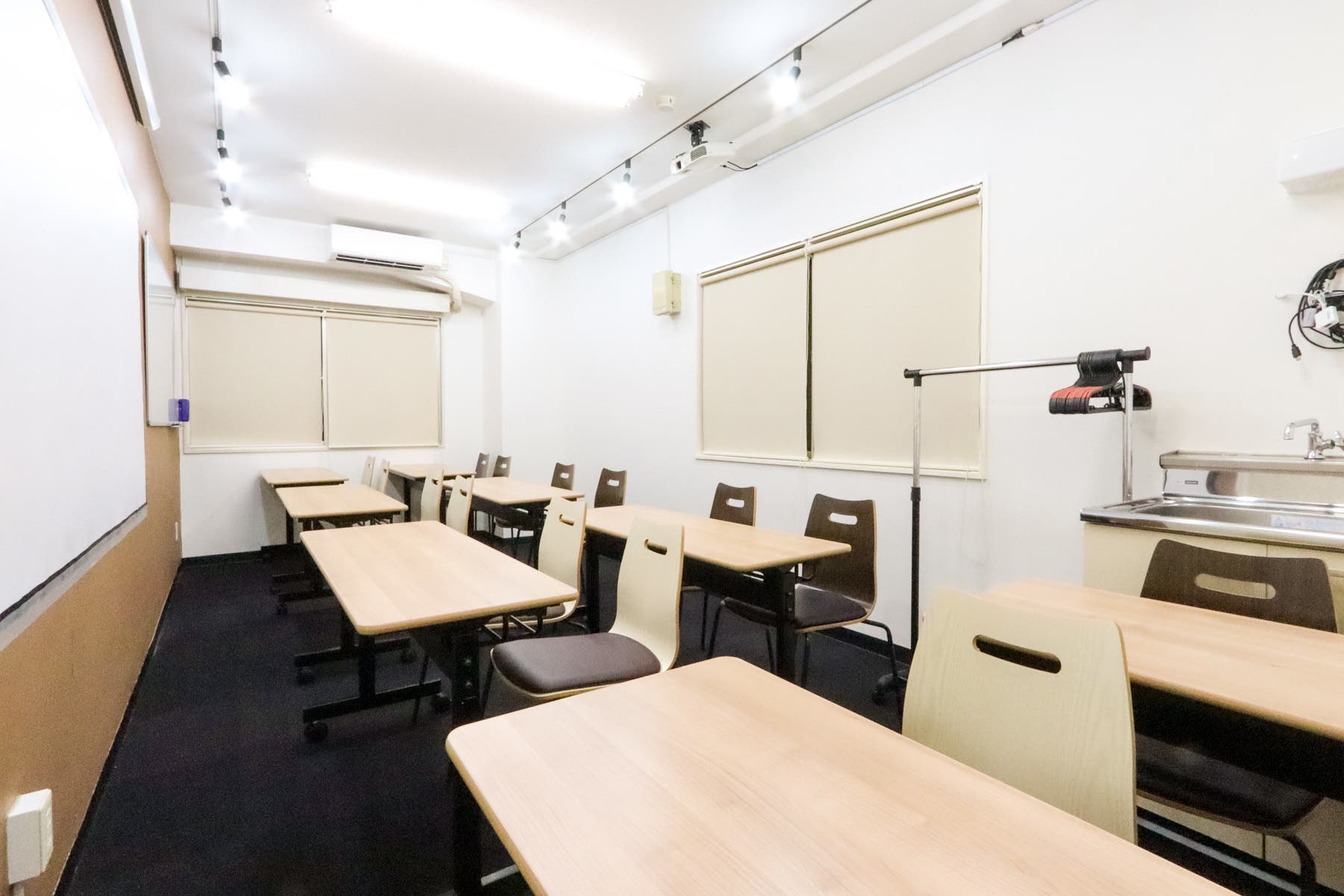 【渋谷駅徒歩1分！ヒカリエ隣！16名利用可！】プロジェクター・ホワイトボード・WiFi全て無料！ふれあい貸し会議室 渋谷No33の写真7