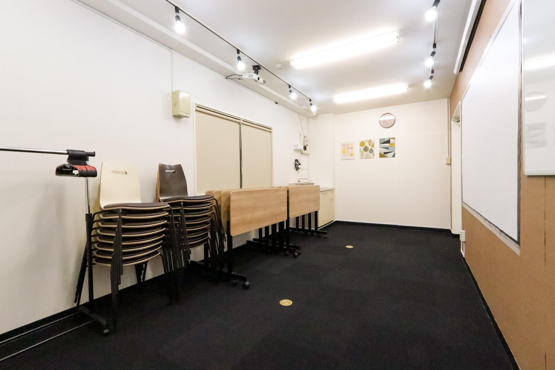 【渋谷駅徒歩1分！ヒカリエ隣！16名利用可！】プロジェクター・ホワイトボード・WiFi全て無料！ふれあい貸し会議室 渋谷No33の写真10