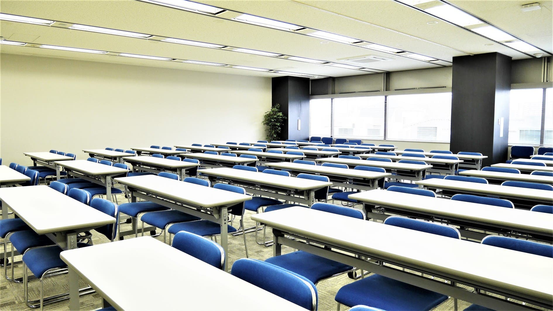 【八王子】レイアウト自由！90名収容の大会議室！の写真5