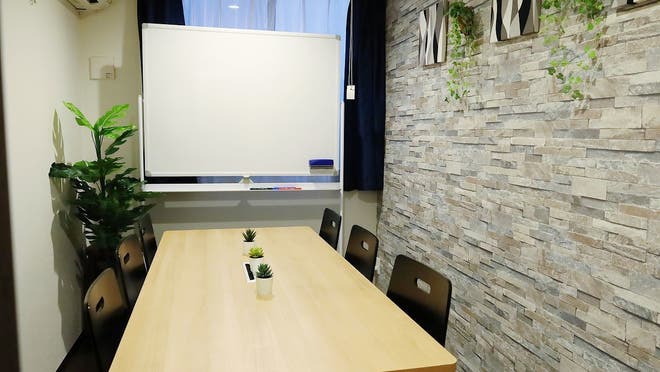 【赤羽駅徒歩圏内!8名利用可!】綺麗な室内!WiFi・プロジェクター・ホワイトボード全て無料!ふれあい貸し会議室 赤羽Bの写真1